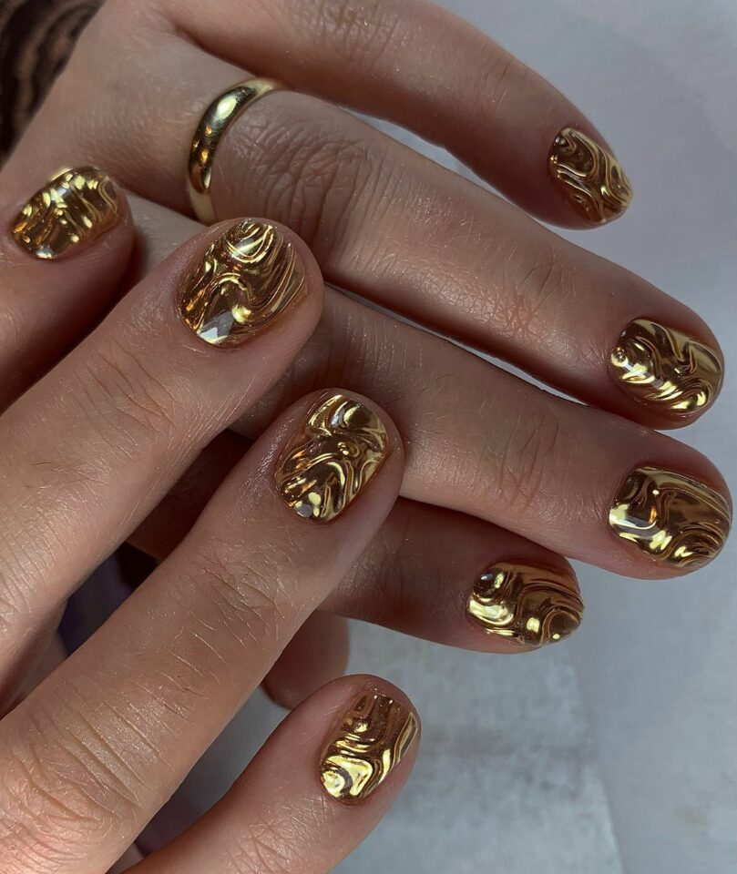 20 Beautiful Chrome Nail Designs That Feel Like Magic