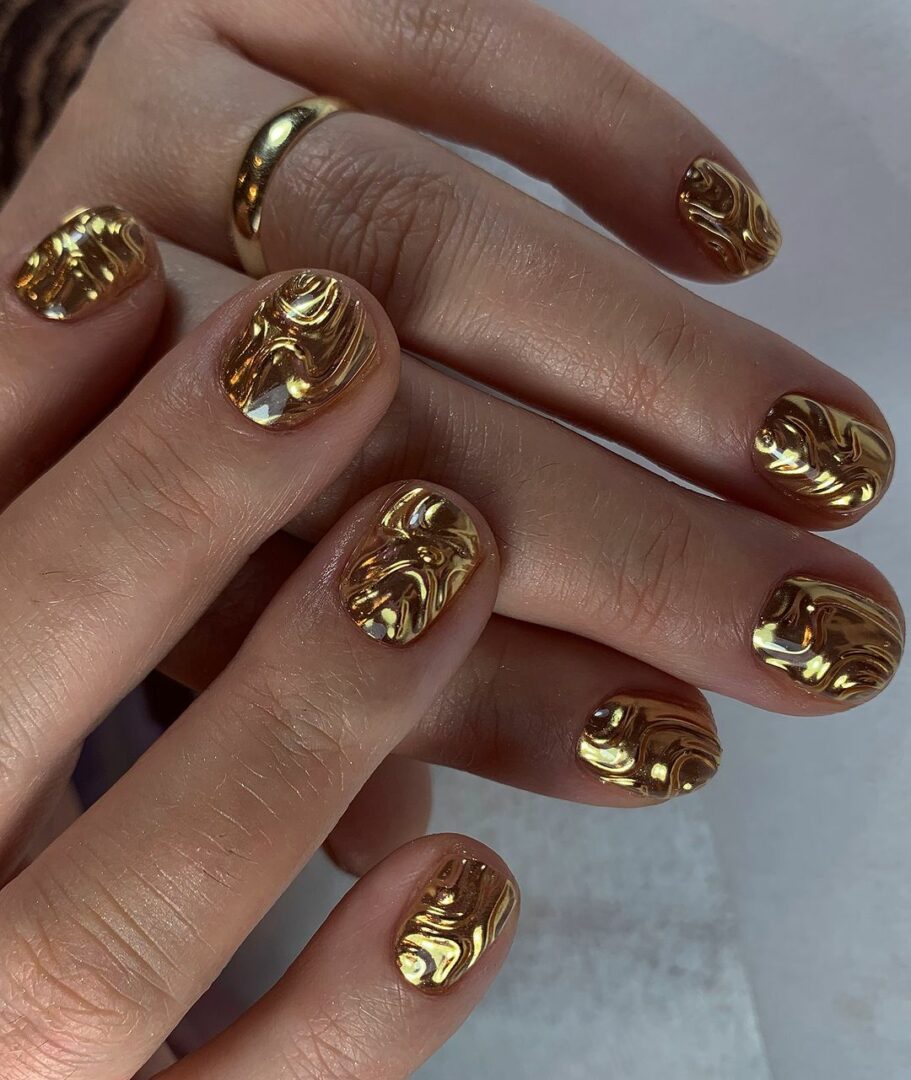 20 Beautiful Chrome Nail Designs That Feel Like Magic