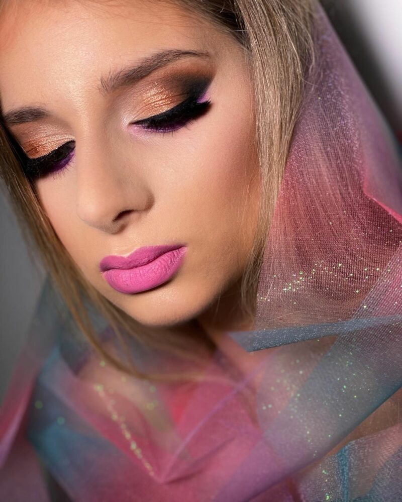 20 Fabulous Pink Lipstick Makeup Looks For The Perfect Pout