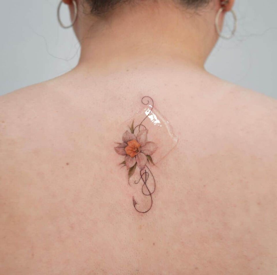 23 Dainty Back Tattoos, From Delicate Dots To Daring Designs