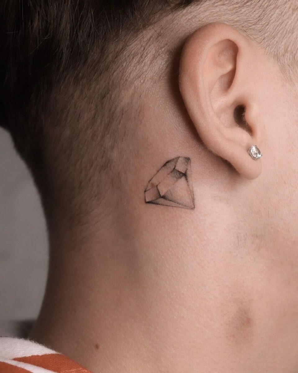 24 Gorgeous Takes On The Stunning Small Diamond Tattoo