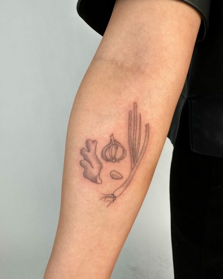 18 Delicate Tiny Rose Tattoos That Bloom with Elegance