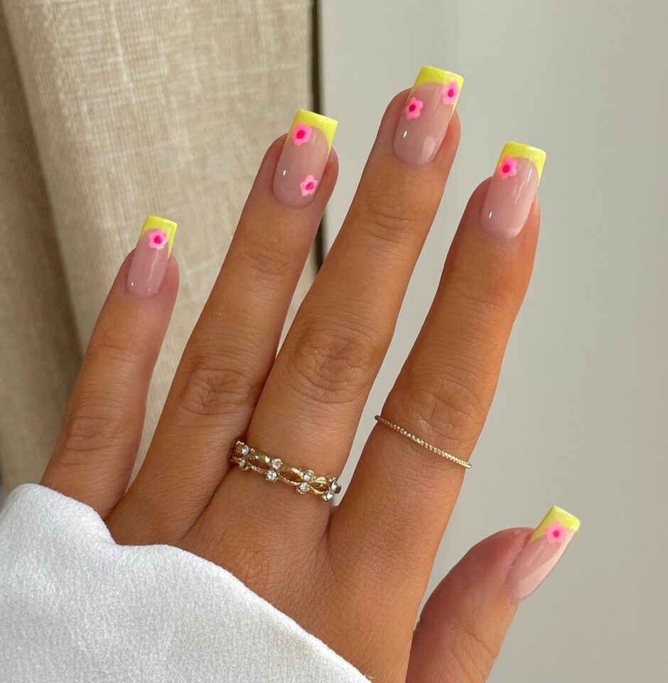 20 Vibrant Yellow Nails To Have Your Moment In The Sun