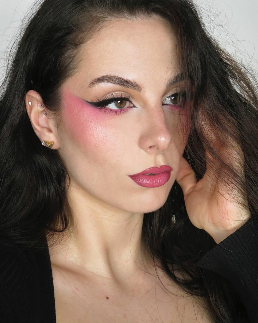 20 Fabulous Pink Lipstick Makeup Looks For The Perfect Pout