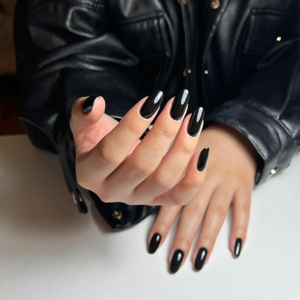 20 Incredible Ideas For Black Nails For The Modern Woman