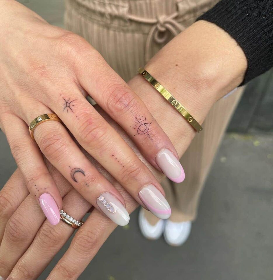 21 Dainty And Dope Hand Tattoos For Women For Any Aesthetic