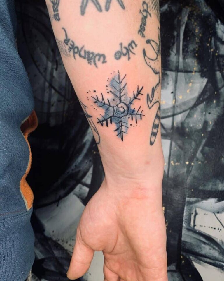 20 Cool Snowflake Tattoo Ideas That Will Dance On Your Skin