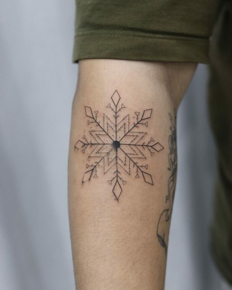 20 Cool Snowflake Tattoo Ideas That Will Dance On Your Skin