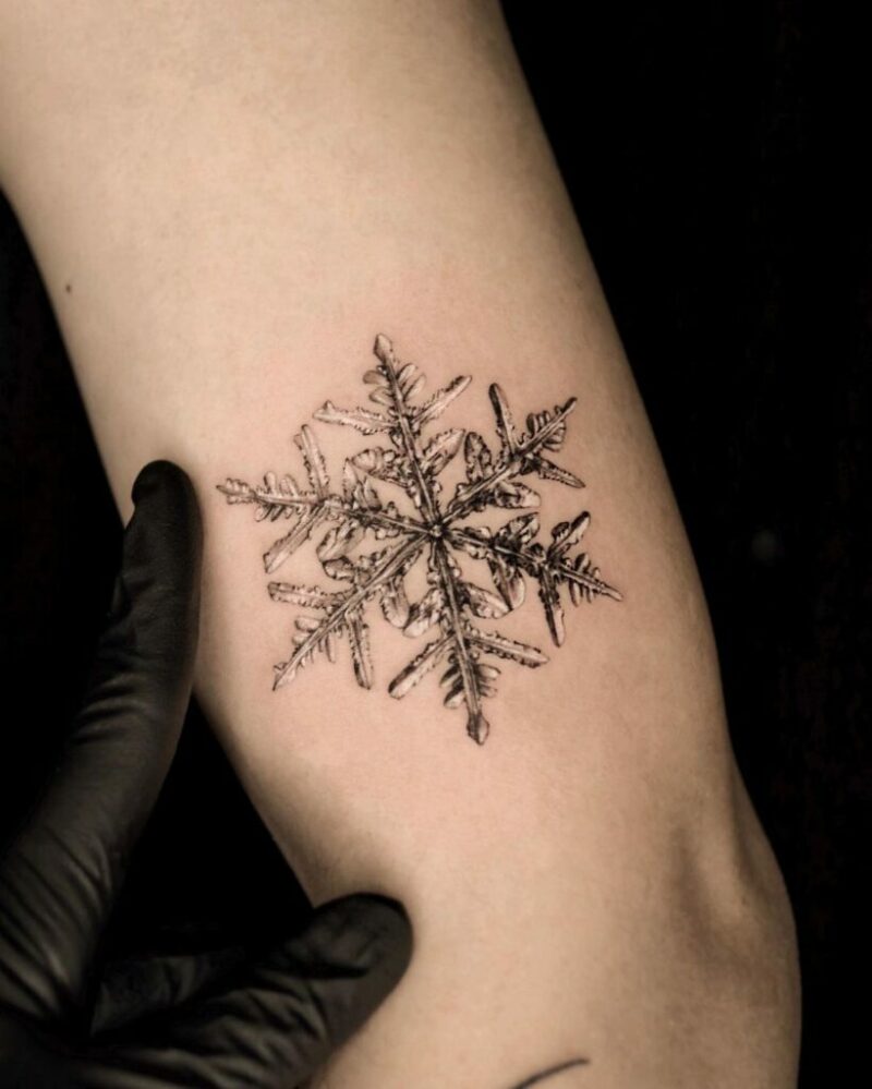 20 Cool Snowflake Tattoo Ideas That Will Dance On Your Skin