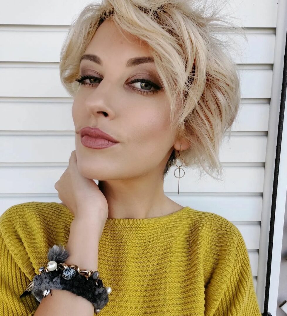 40 Wonderful Wavy Pixie Cut Hairstyles to Make Waves
