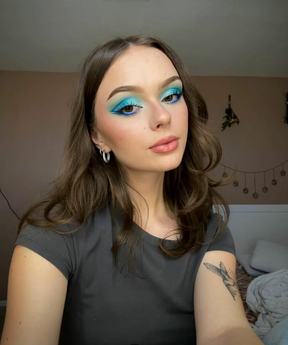 40 Beautiful Blue Eyeshadow Looks To Experiment With