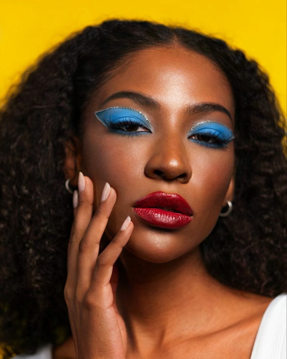 40 Beautiful Blue Eyeshadow Looks To Experiment With