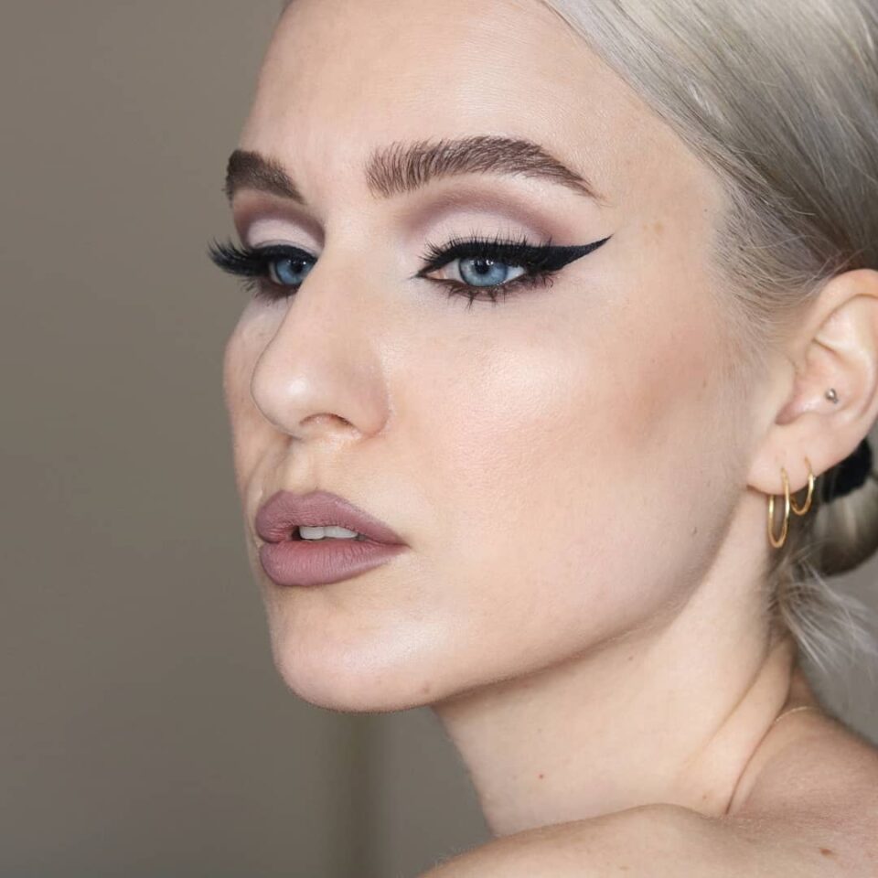 40 Makeup Ideas For Small Eyes To Make Them Look Bigger