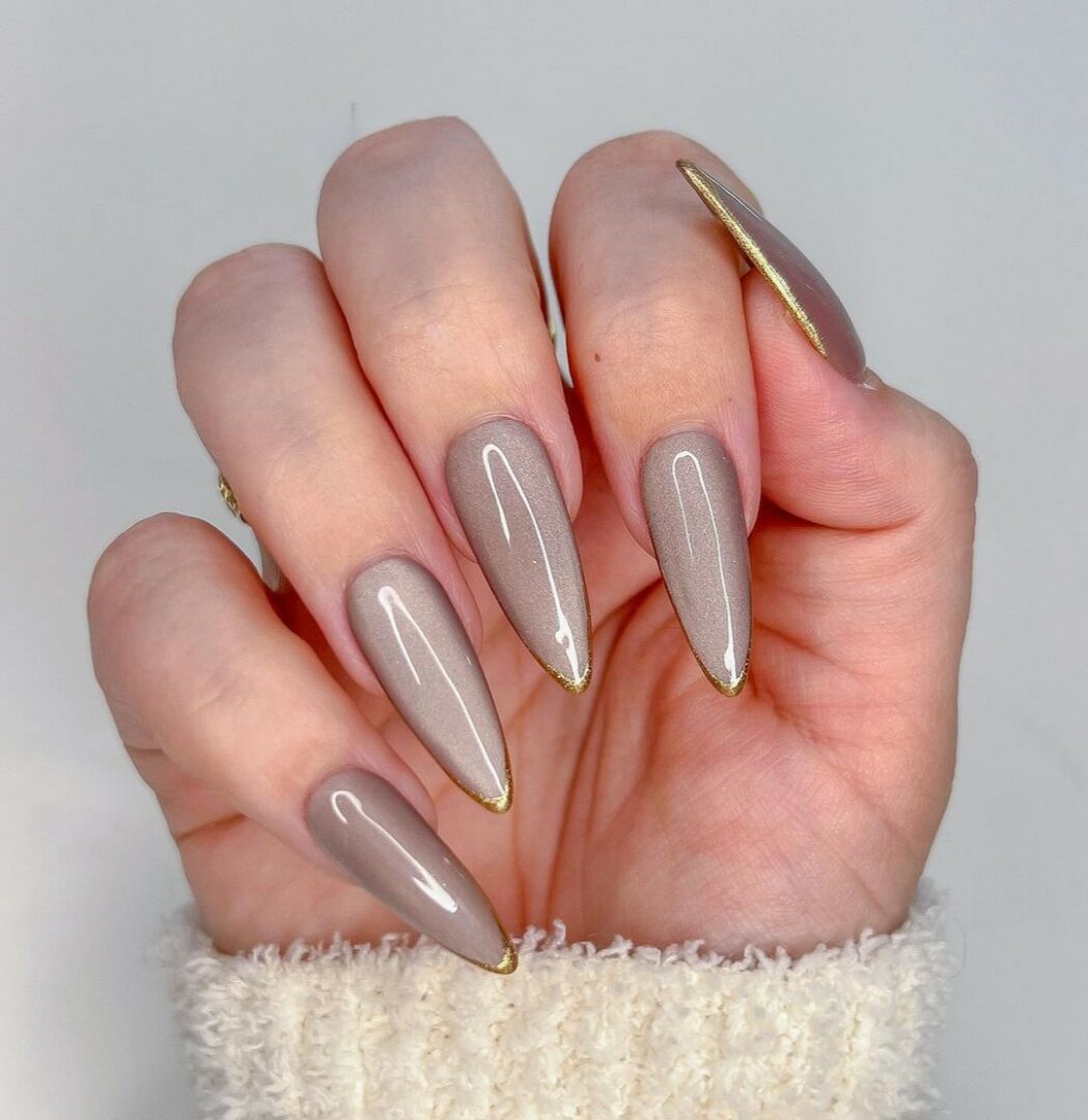 40 Unique Velvet Nail Designs To Nail This Glittery Trend