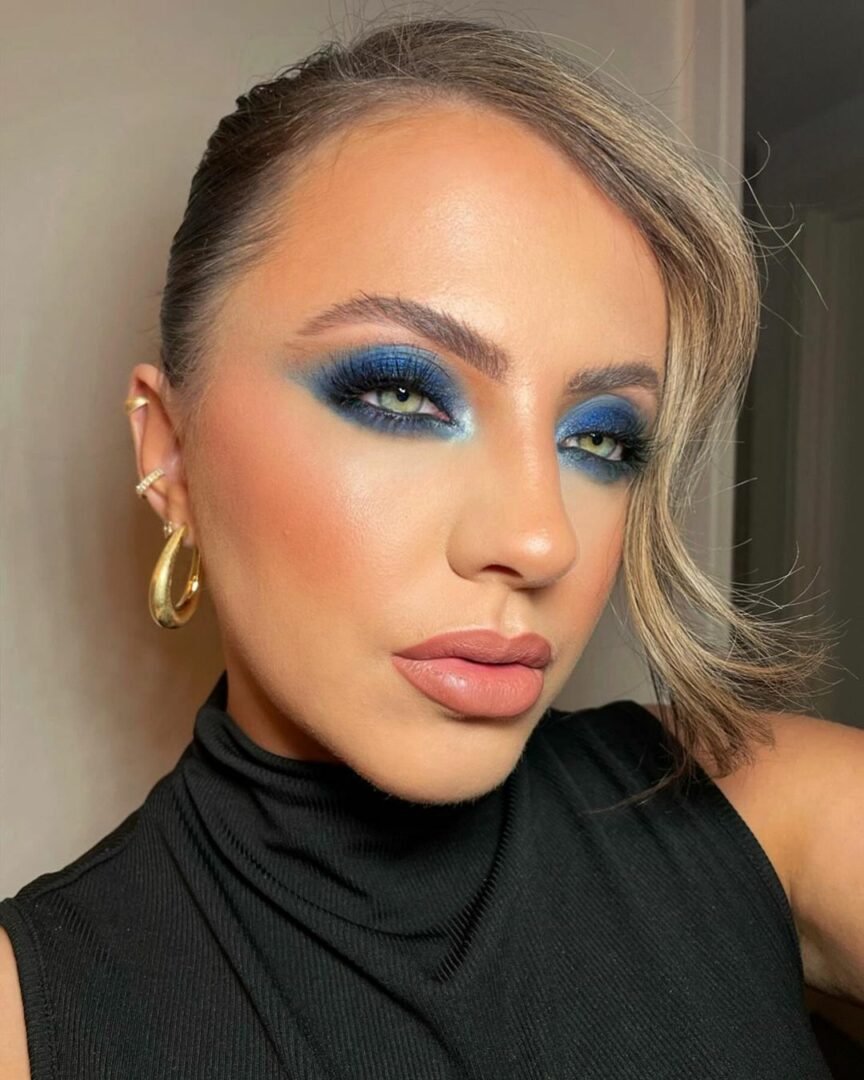 40 Beautiful Blue Eyeshadow Looks To Experiment With