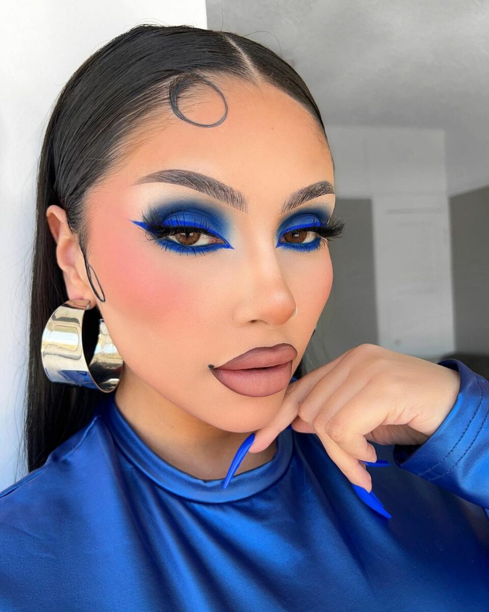 40 Beautiful Blue Eyeshadow Looks To Experiment With