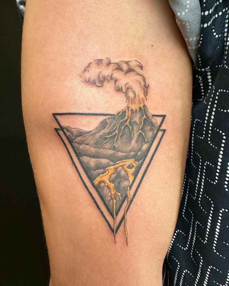 Discover the Beauty of Hawaii With These 40 Stunning Hawaiian Tattoos