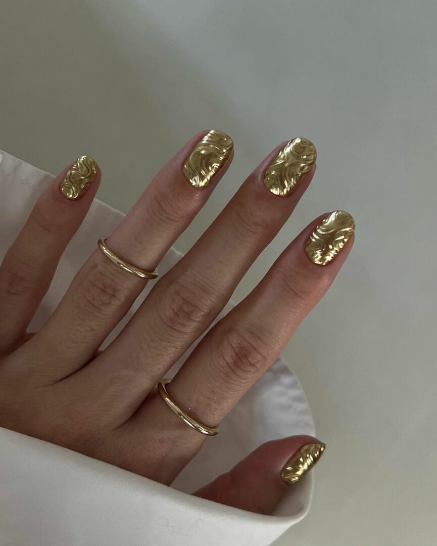 36 Glorious Gold Nails Fit For Royalty