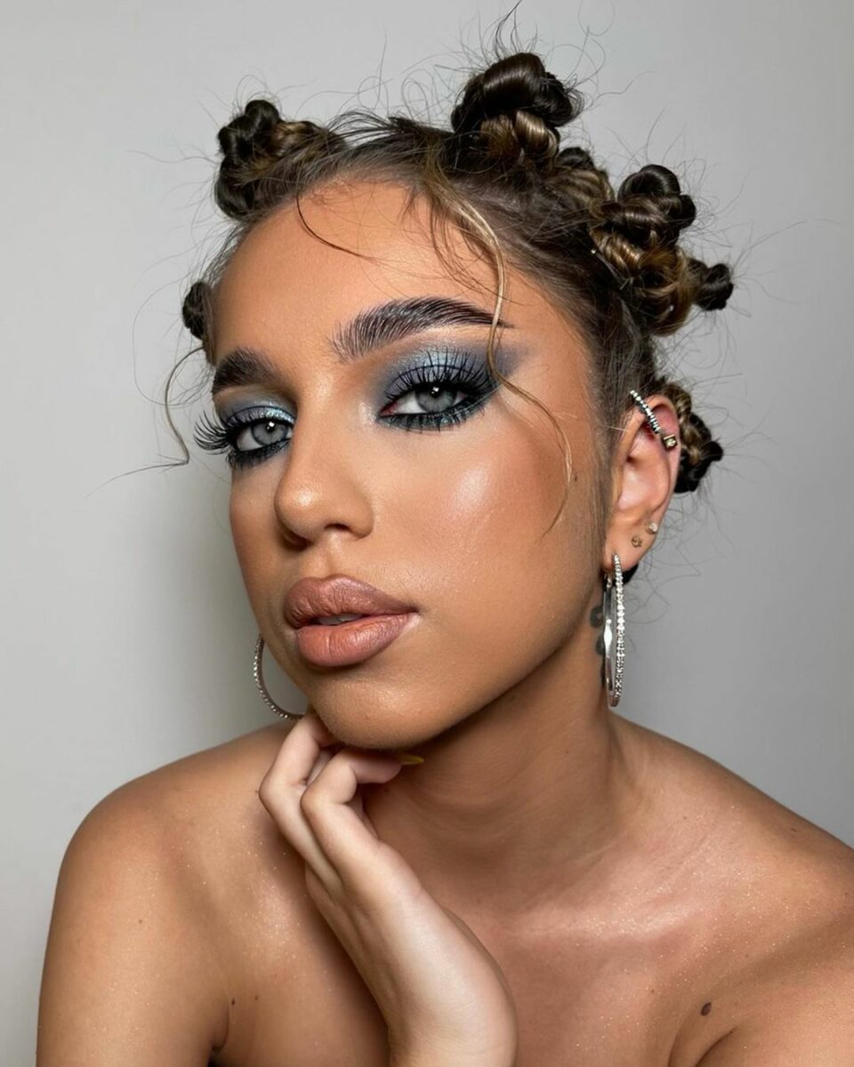 40 Beautiful Blue Eyeshadow Looks To Experiment With