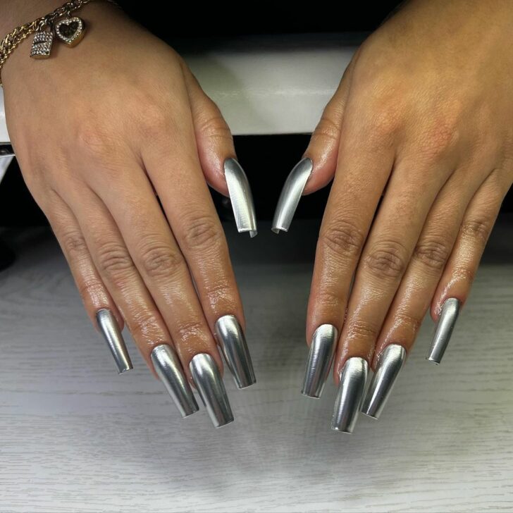 40 Must-Try Metallic Nails To Put the Pedal To The Metal