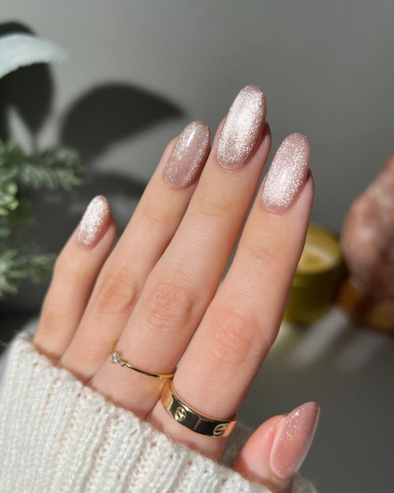 40 Unique Velvet Nail Designs To Nail This Glittery Trend
