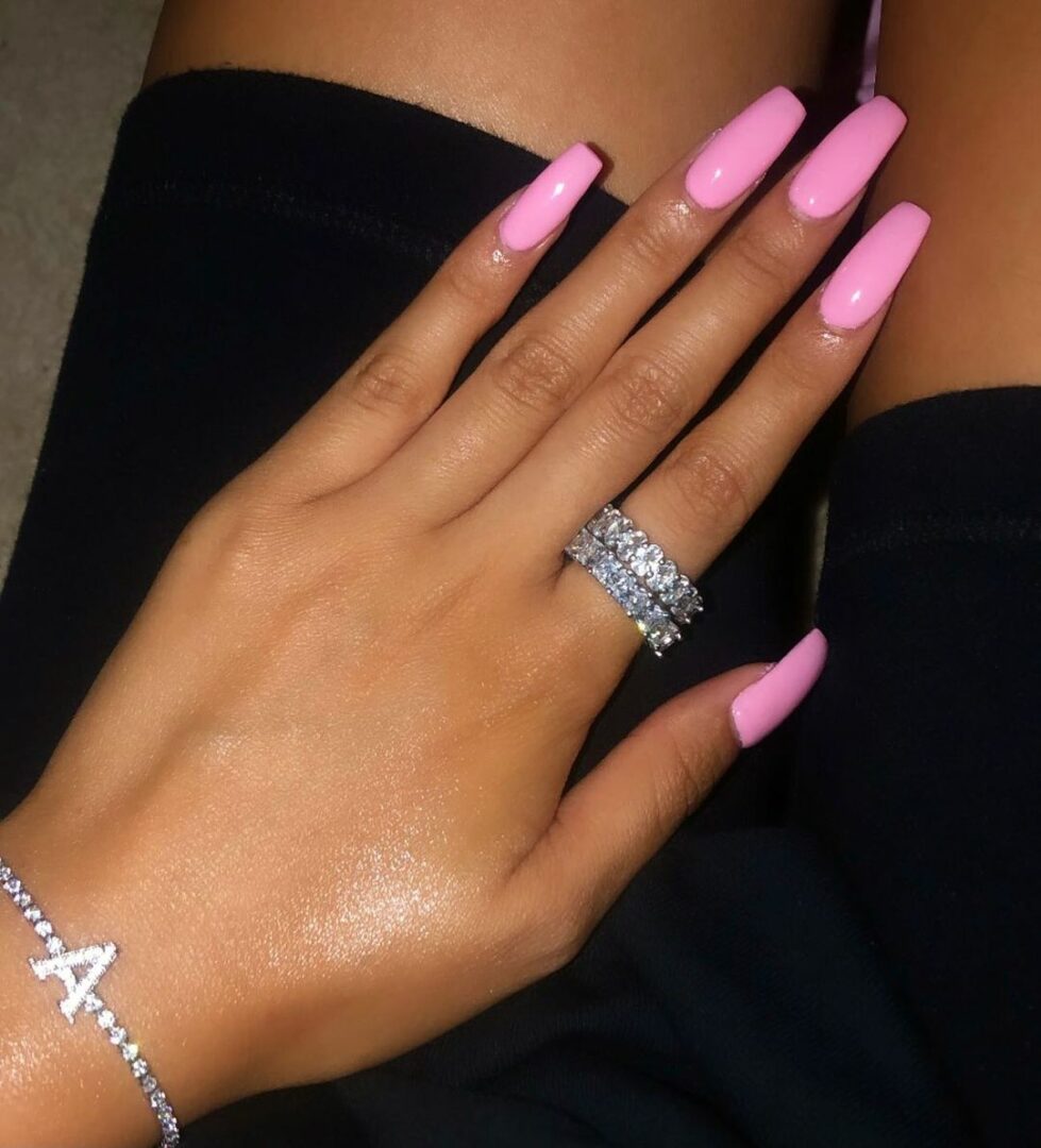 36 Sweet Bubblegum Pink Nails To Enter The World Of Magic