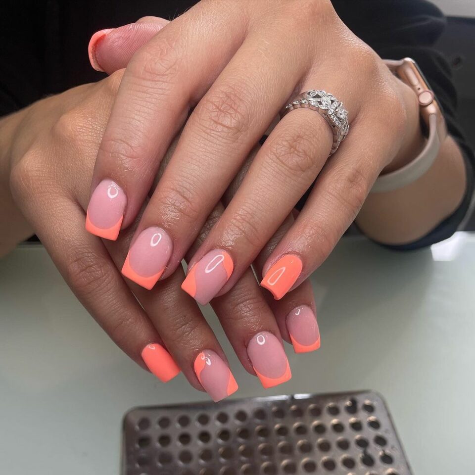 38 Warm and Sweet Coral Nails For A Seaside Elegance