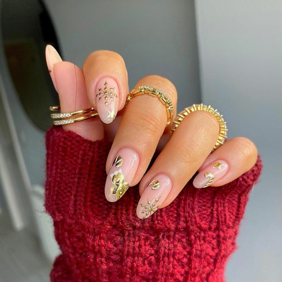 36 Glorious Gold Nails Fit For Royalty