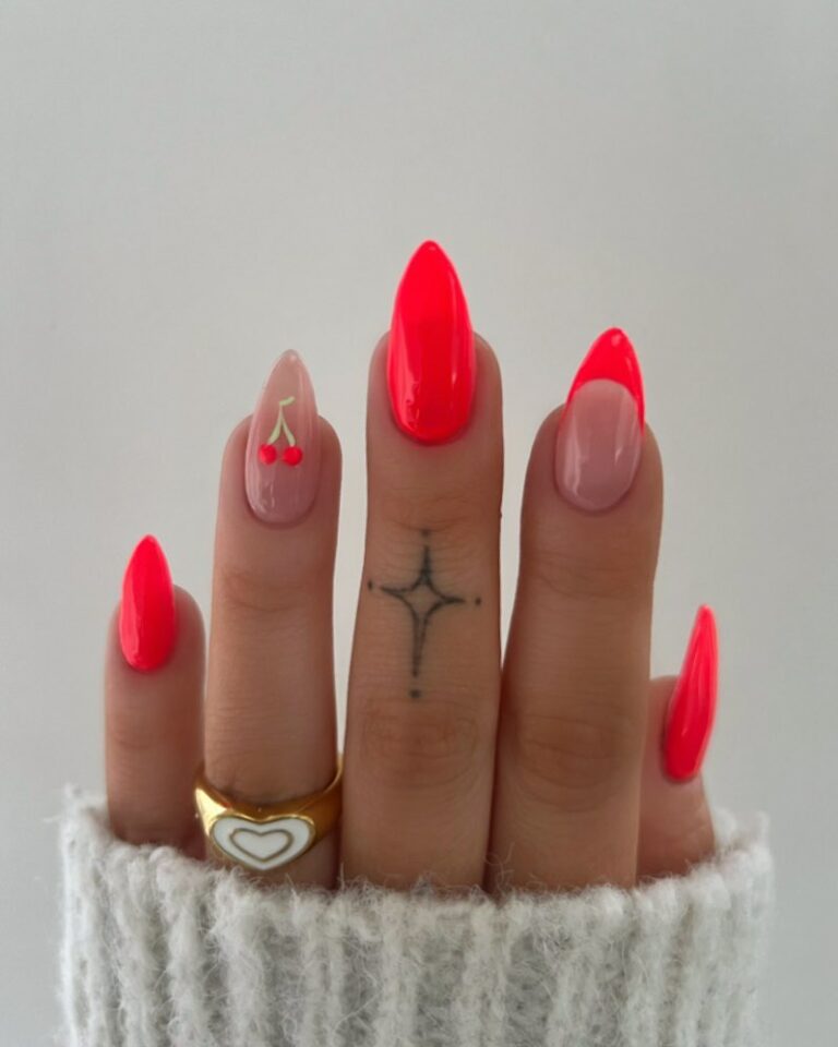 38 Warm and Sweet Coral Nails For A Seaside Elegance