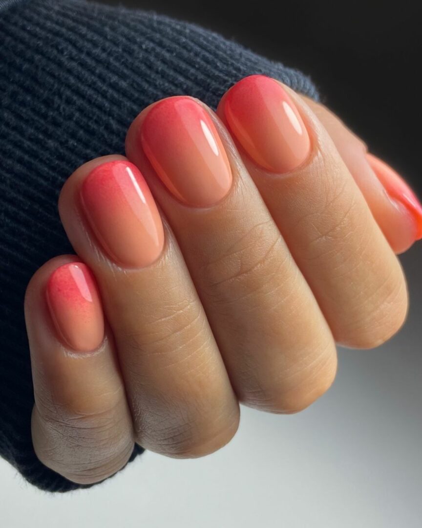 38 Warm and Sweet Coral Nails For A Seaside Elegance