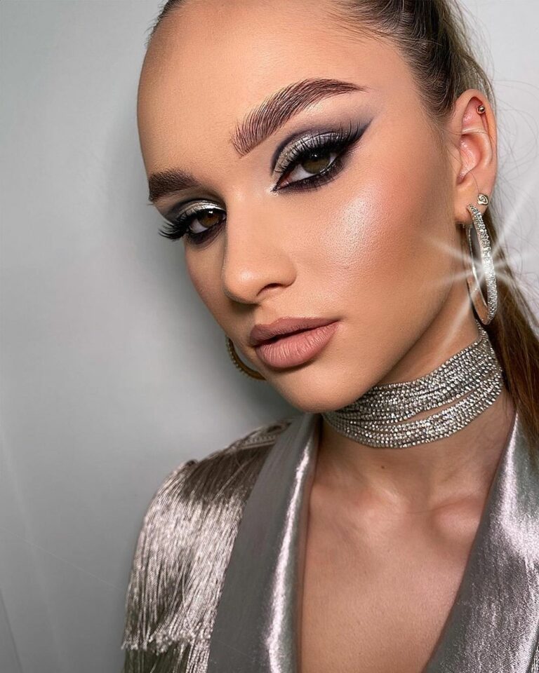 36 Dazzling Silver Makeup Looks To Sparkle And Shine
