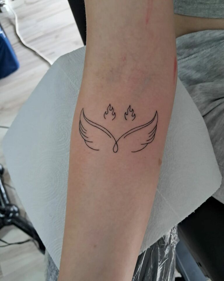 23 Beautiful Wing Tattoos To Soar Towards Your Freedom