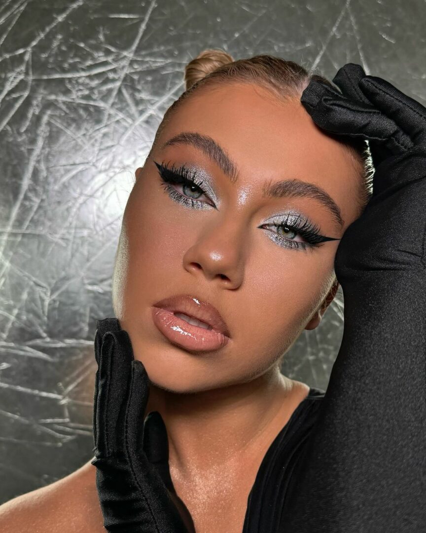 36 Dazzling Silver Makeup Looks To Sparkle And Shine