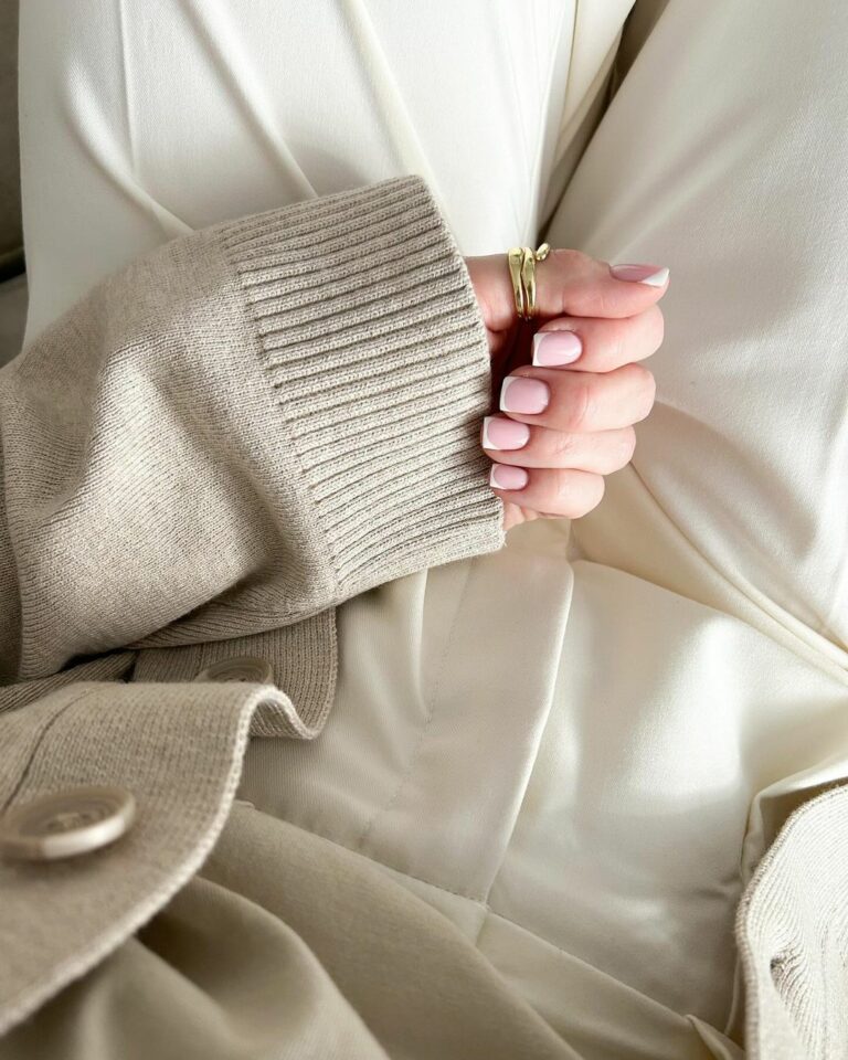 38 Timeless Neutral Short Nails For A Sophisticated Look