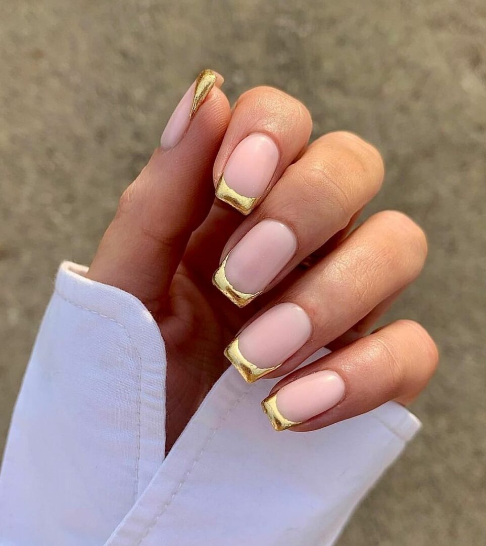 36 Glorious Gold Nails Fit For Royalty