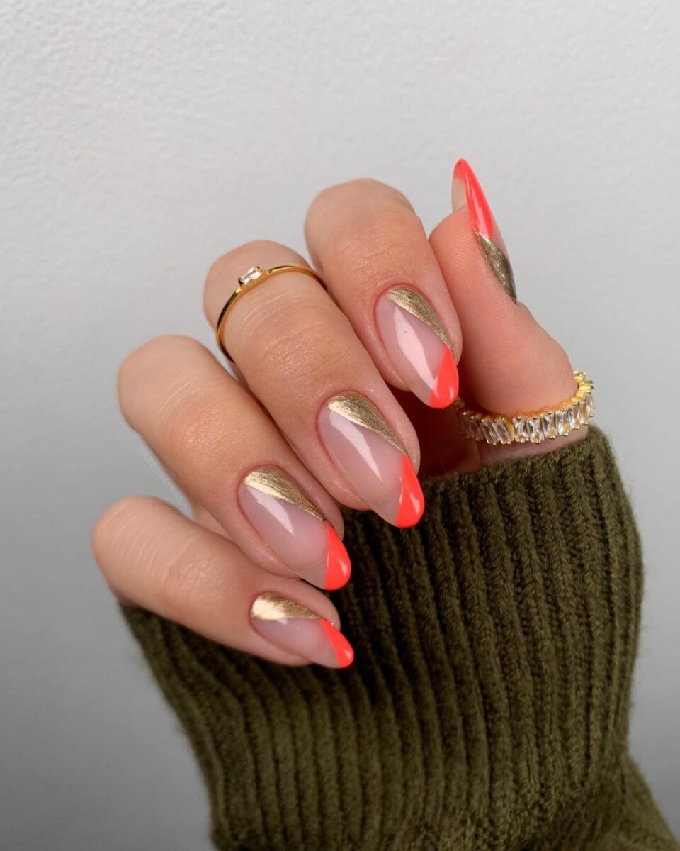 38 Warm and Sweet Coral Nails For A Seaside Elegance