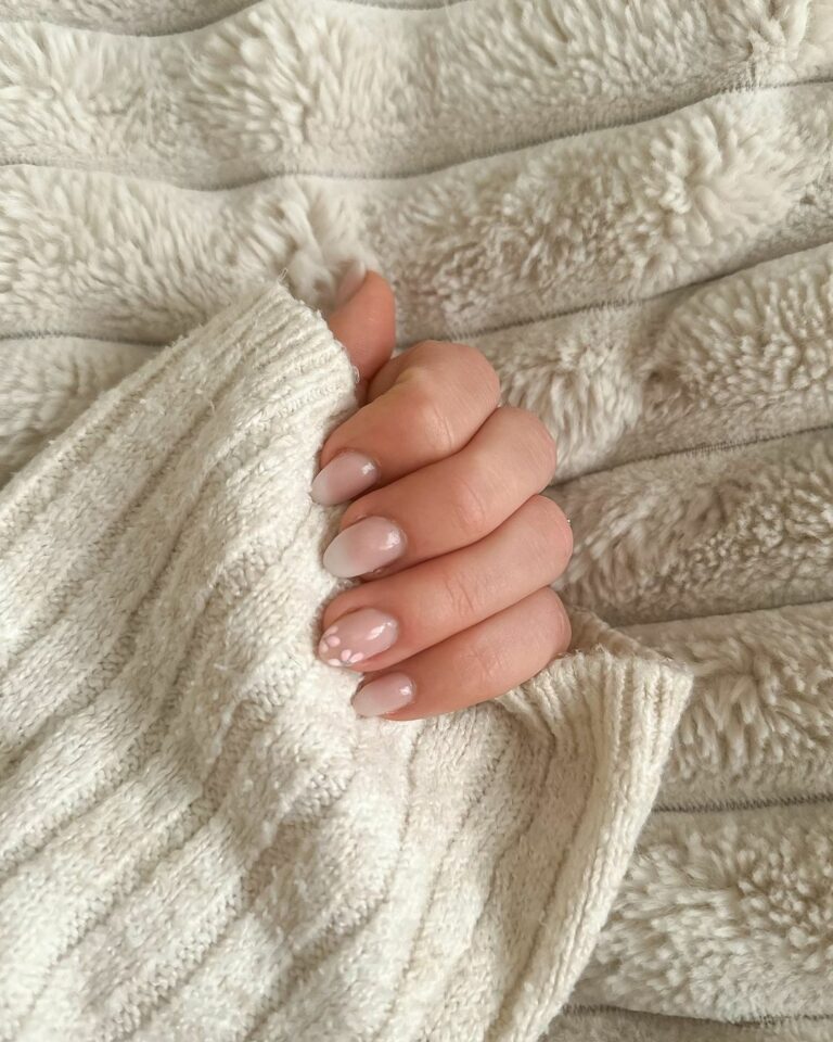 38 Timeless Neutral Short Nails For A Sophisticated Look