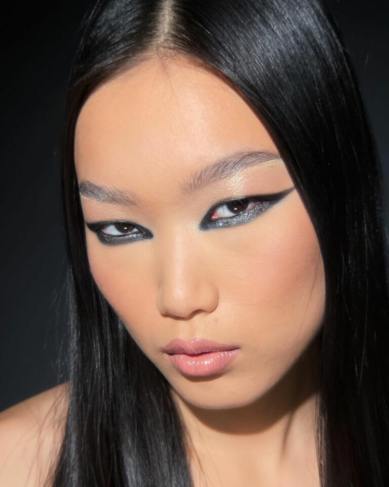 36 Dazzling Silver Makeup Looks To Sparkle And Shine