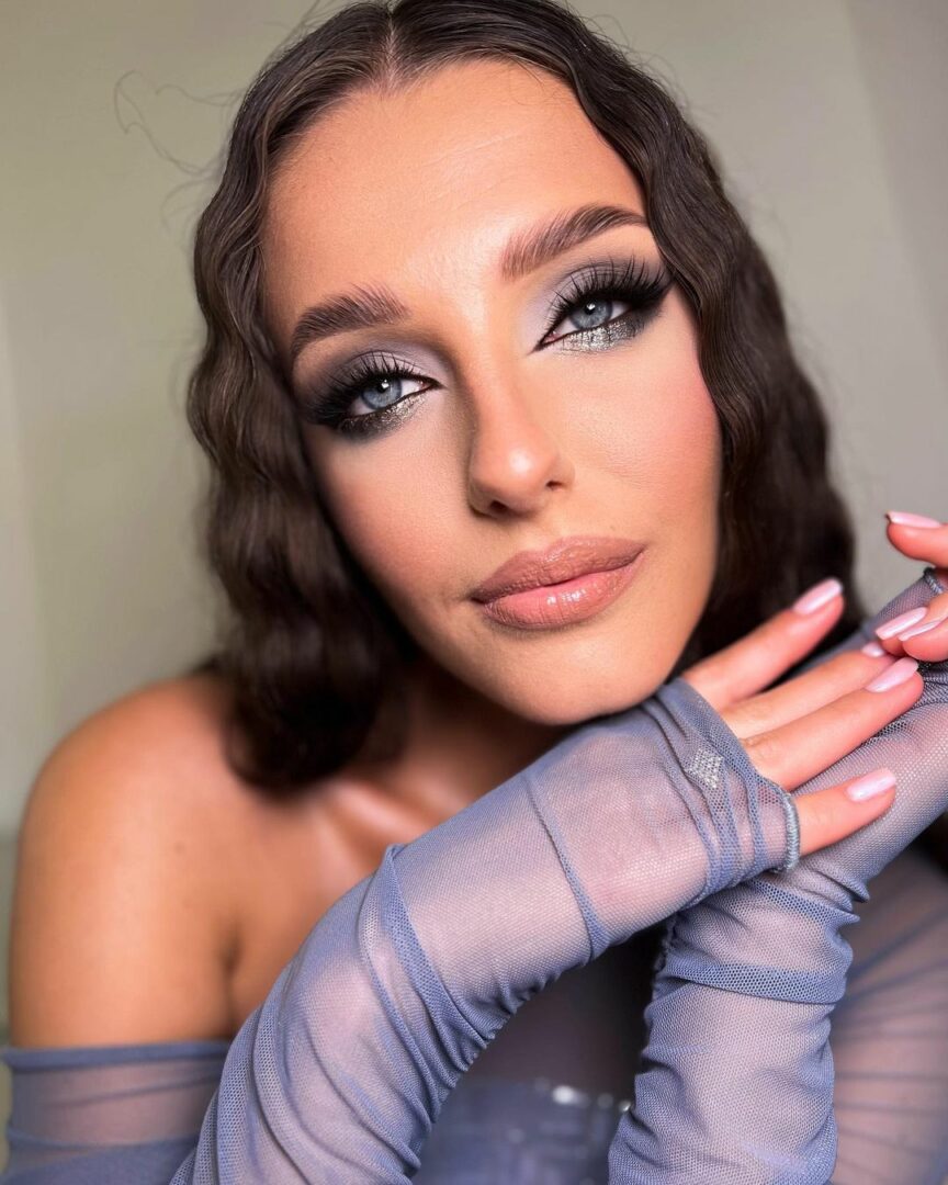 36 Dazzling Silver Makeup Looks To Sparkle And Shine