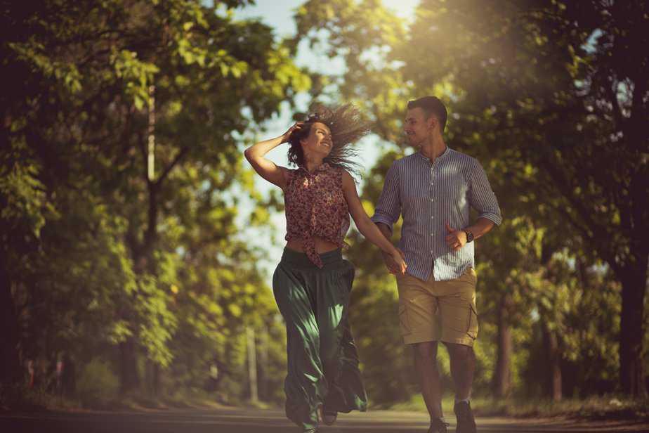11 Signs He’s Definitely Boyfriend Material