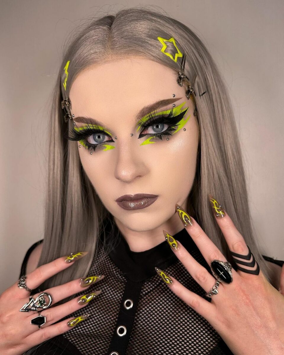 These 30 Gorgeous Goth Makeup Looks Will Put A Spell On You
