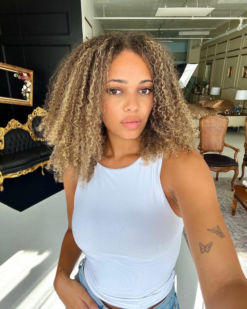 Bad Hair Days? Not With These 40 Shoulder-Length Curly Hairstyles!