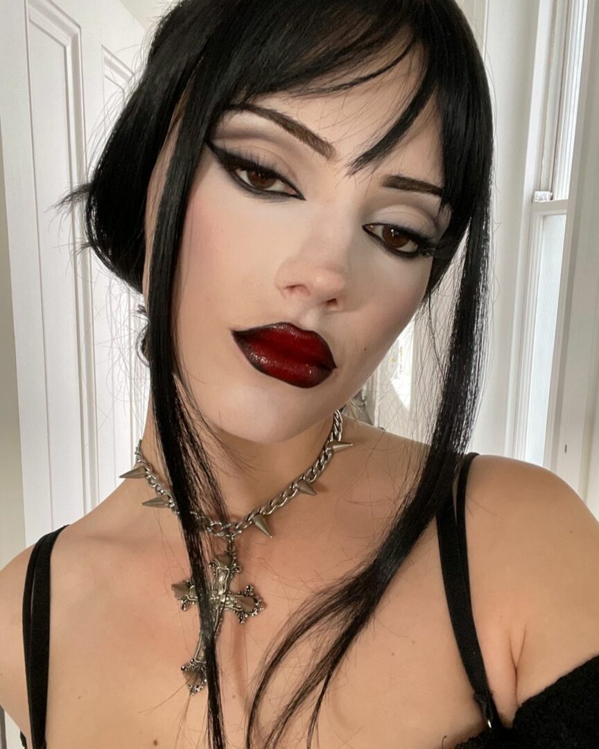 These 30 Gorgeous Goth Makeup Looks Will Put A Spell On You