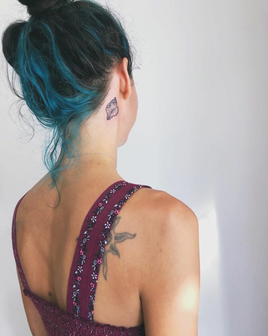 26 Behind the Ear Tattoo Ideas You'll Love to Hear About