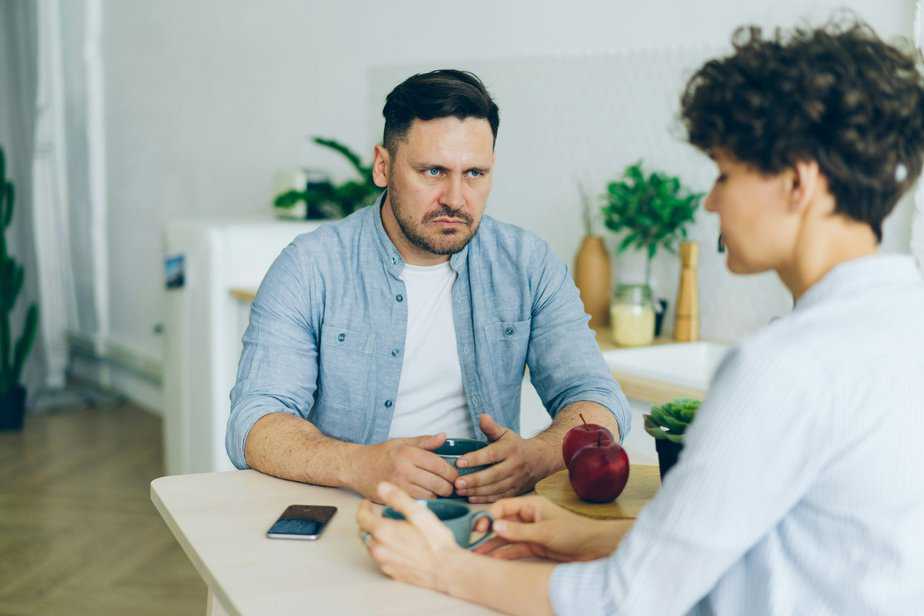 8 Early Signs You’re Dating An Abusive Person