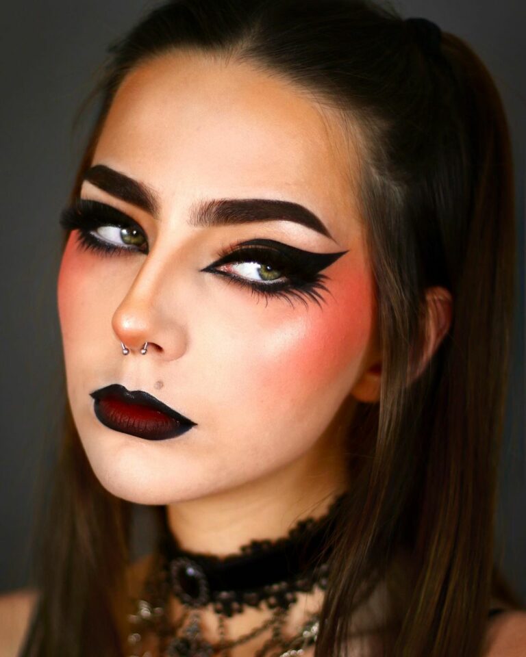 These 30 Gorgeous Goth Makeup Looks Will Put A Spell On You