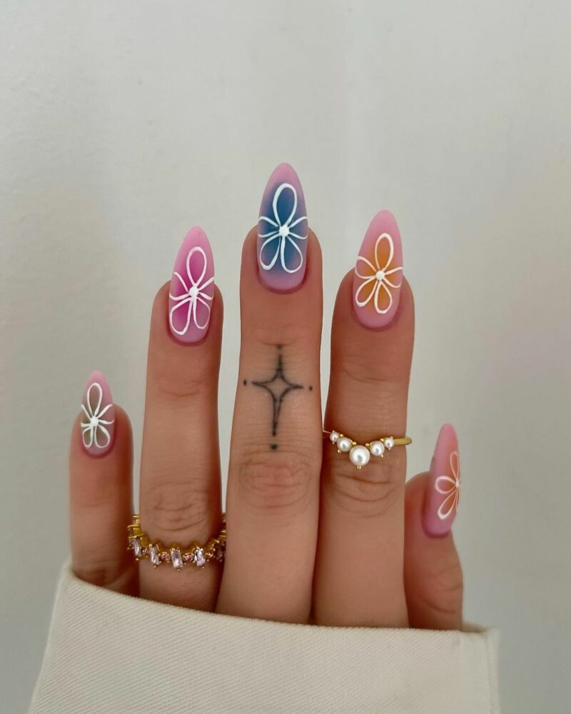 36 Delicate Flower Nails To Bloom Your Style