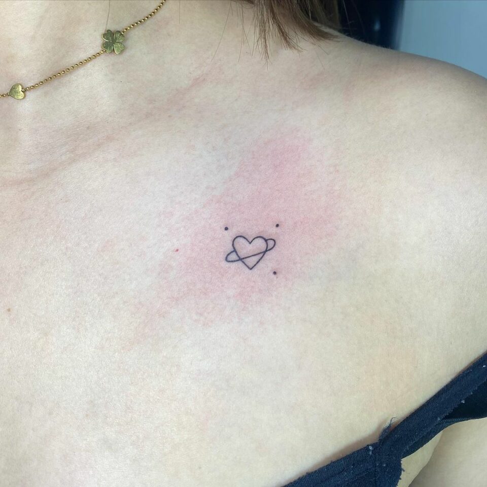 18 Minimalist Heart Outline Tattoos to Steal Yours