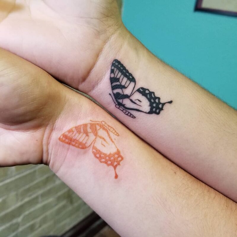 20 Touching Sister Tattoos For A Lasting Tribute