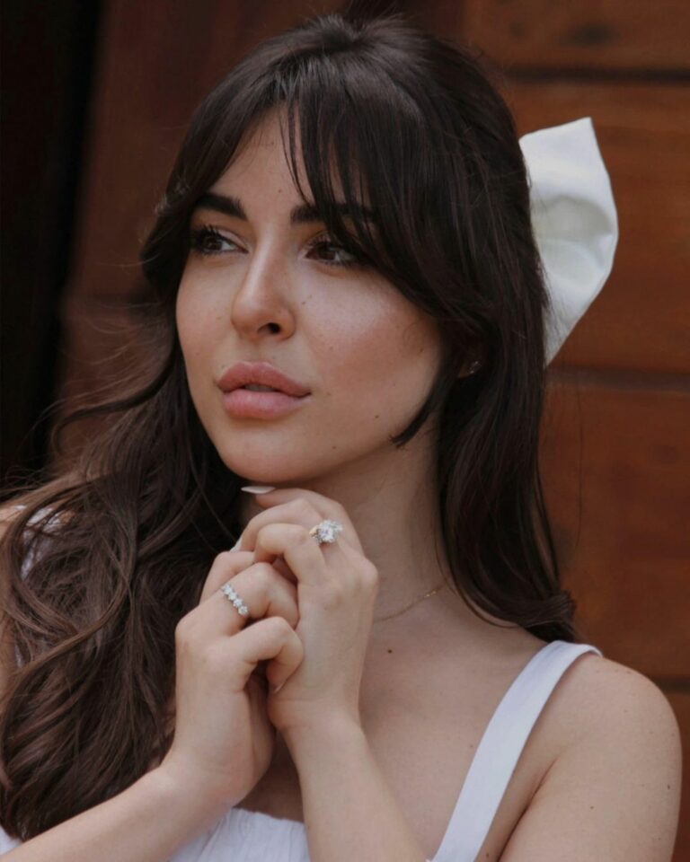 34 Chic Face Framing Bangs That Accentuate Your Aura